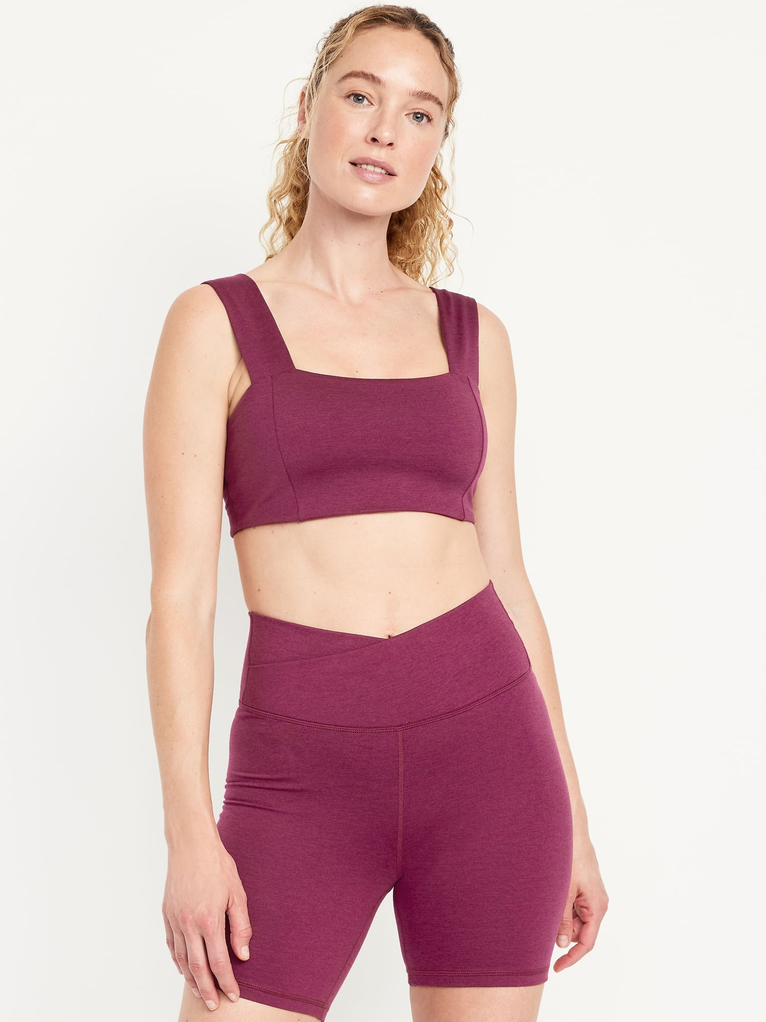 Old Navy | Sport bra Bondeau CloudComfy de soporte ligero para mujer ...